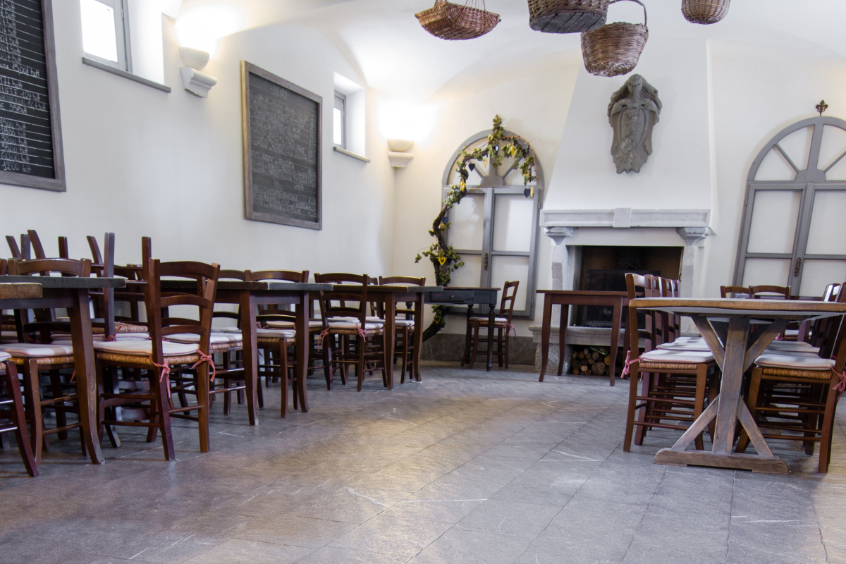 Locanda al Castello pietra piasentina - Buttrio | Julia Marmi